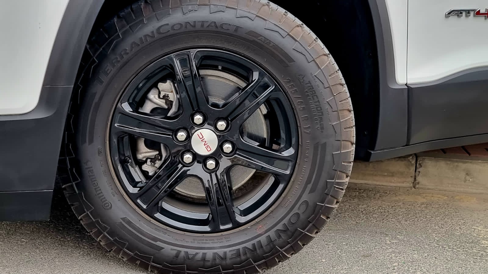 Meet the 2023 GMC Acadia AT4